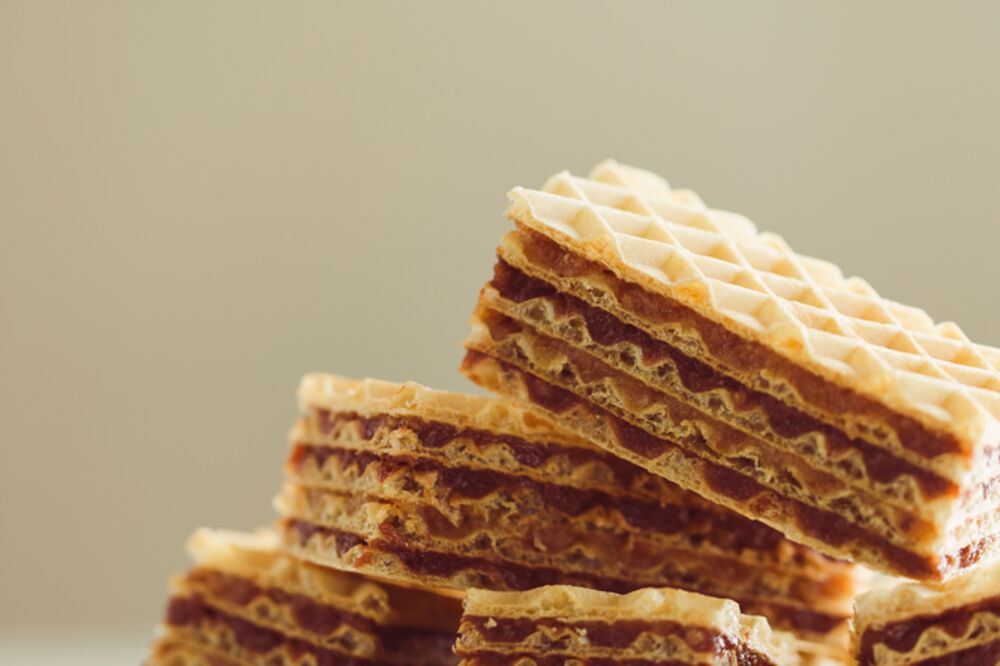 Karamel oblande sa mljevenim orasima