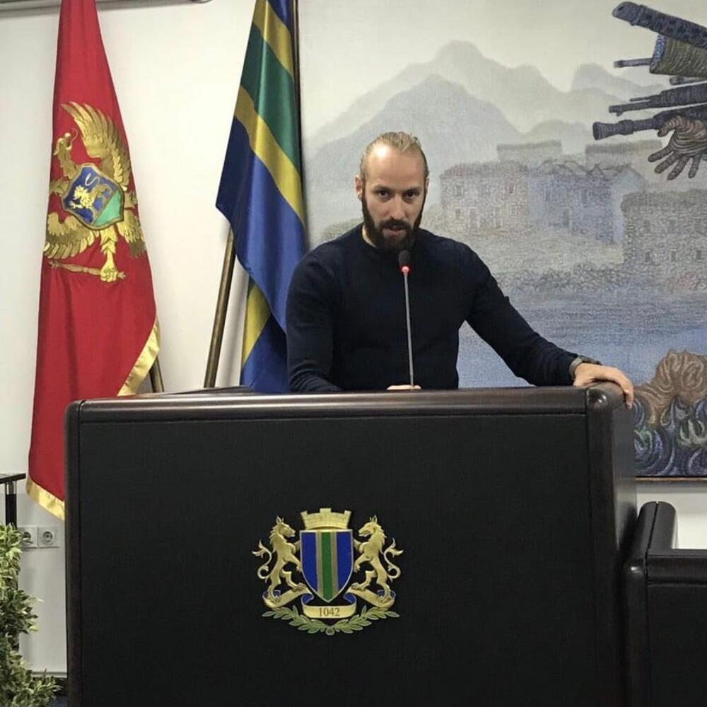 Popović: Fizičkom barijerom obezbijediti šetalište u Baru od ulaza...