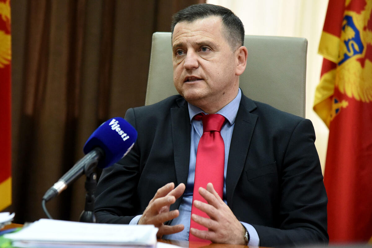 Vojinović: Posao novinara veoma odgovoran, moraju biti adekvatno ...