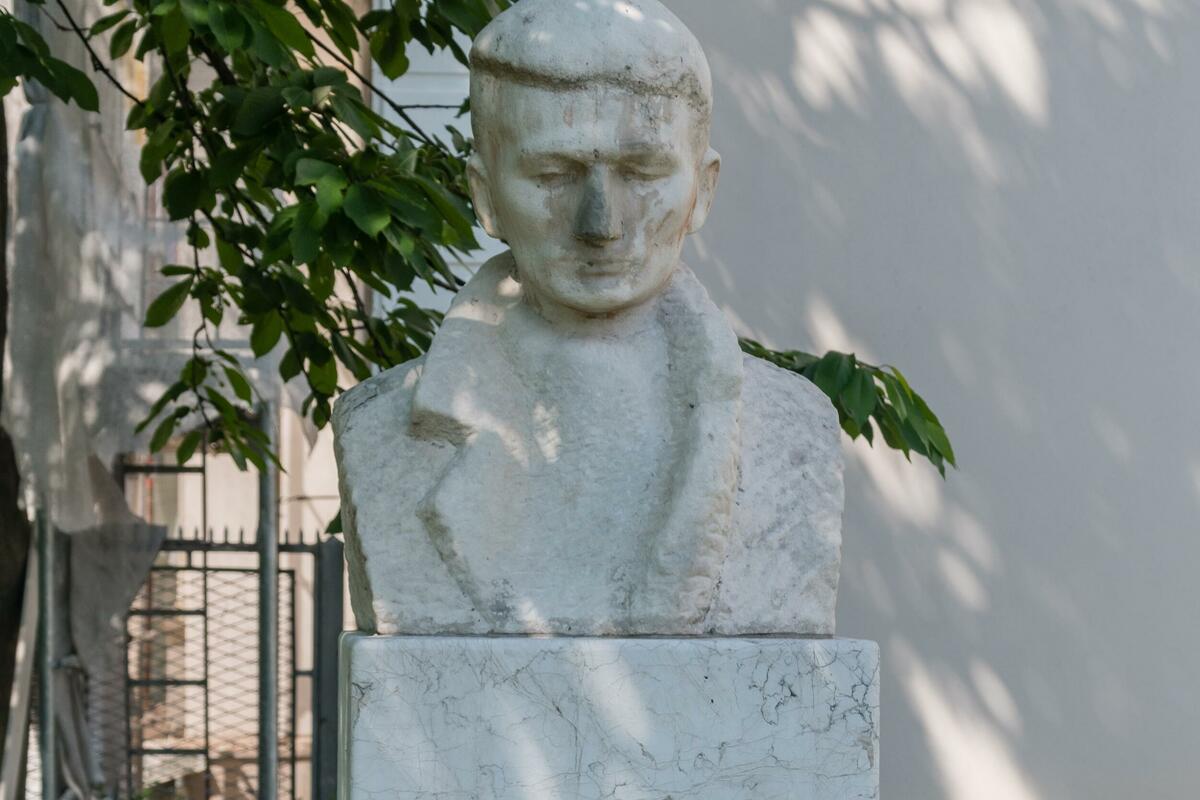 Ko je zaista bio Valter: Mitovi i priče o enigmi koja živi