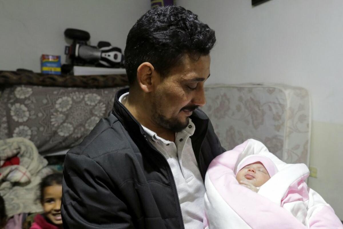 Beba rođena ispod ruševina našla dom, usvojili je tetka i tetak