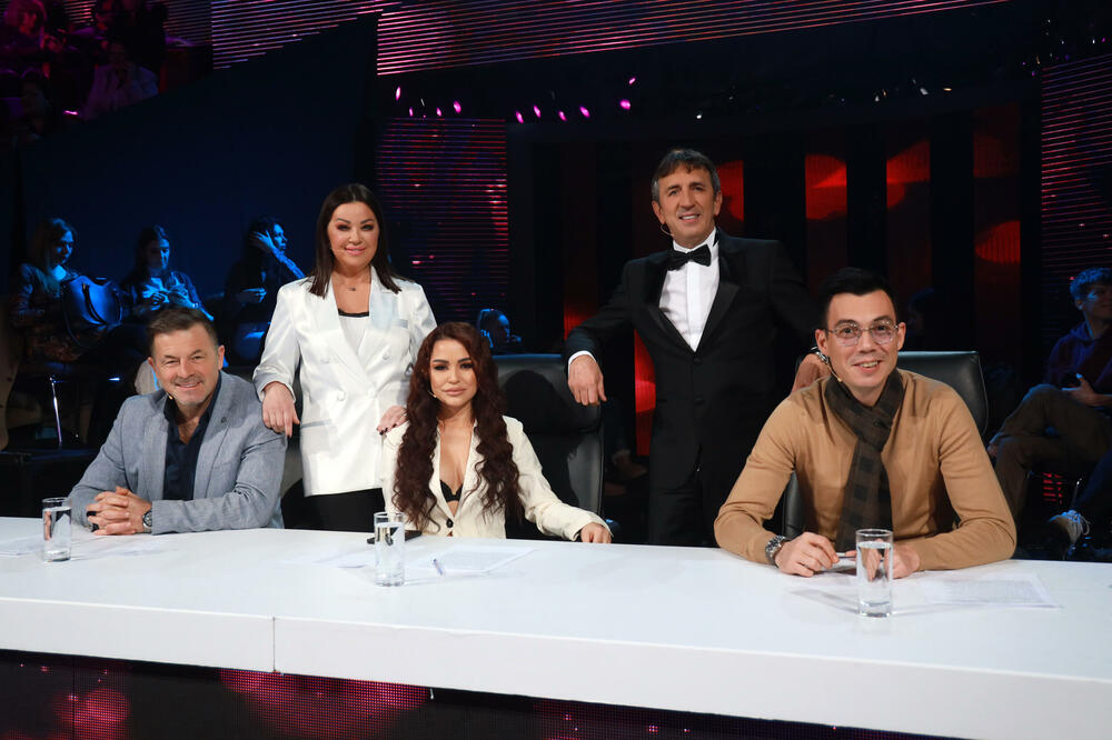 Zabavna emisija ,,Nikad nije kasno’’