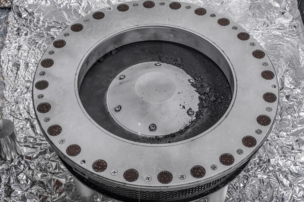NASA pokazala slike prvih uzoraka asteroida koje je dostavila njena ...