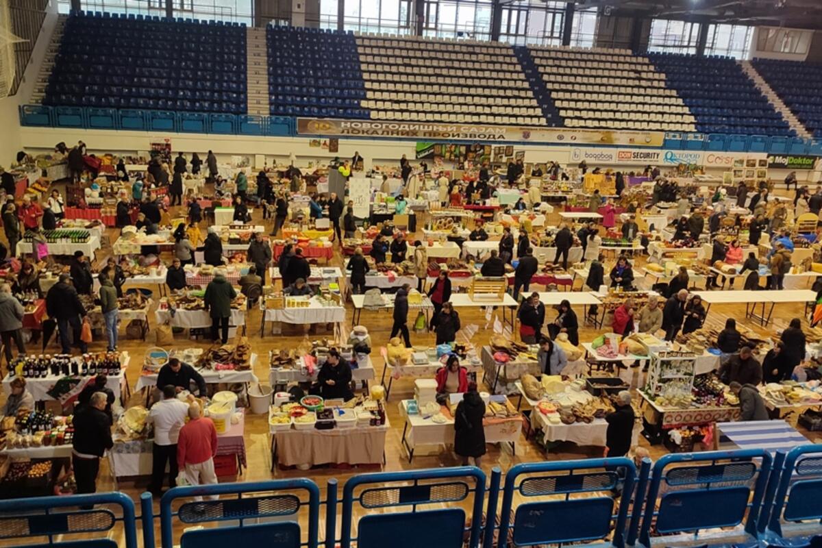 Na desetom novogodišnjem sajmu lokalnih proizvoda u Nikšiću oko 200 ...