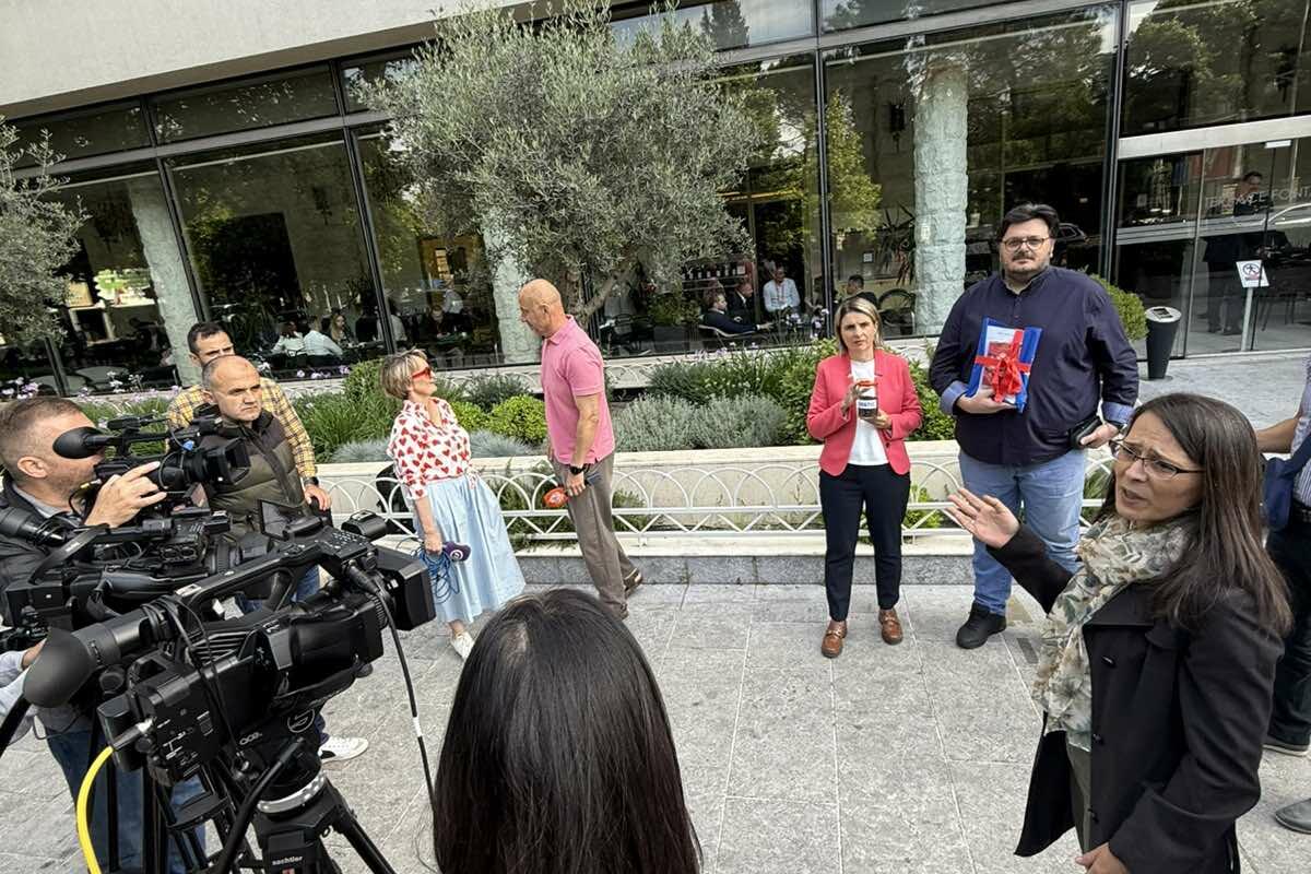 The performance "Gifts for Alabara" has begun: This handful of land is ...