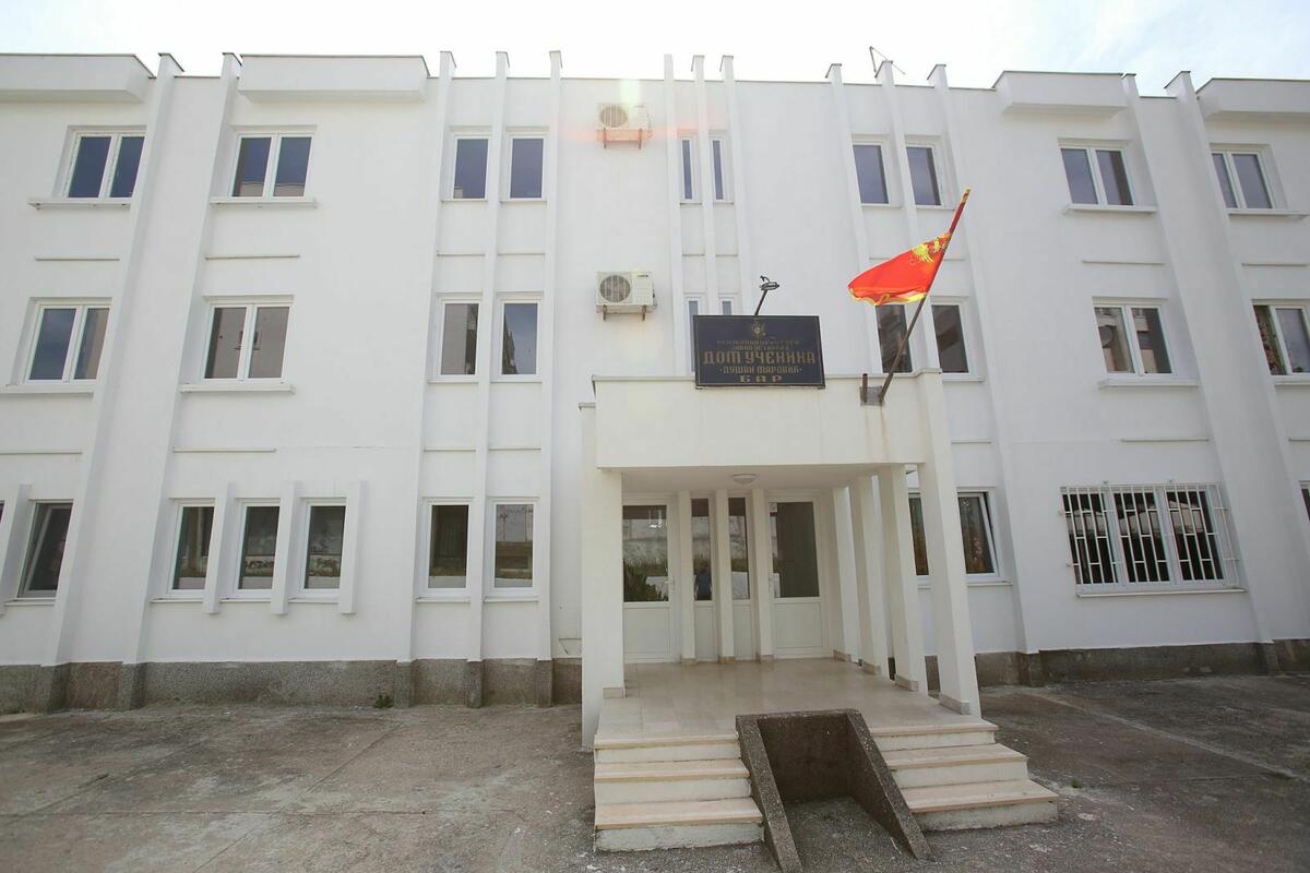 U domovima mjesta za 435 učenika