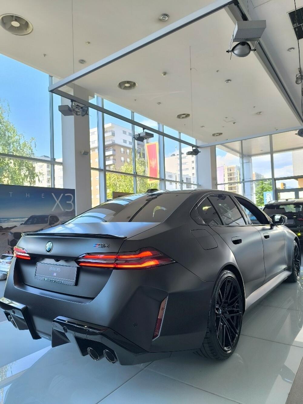 BMW M5 - Nova era legendarne limuzine