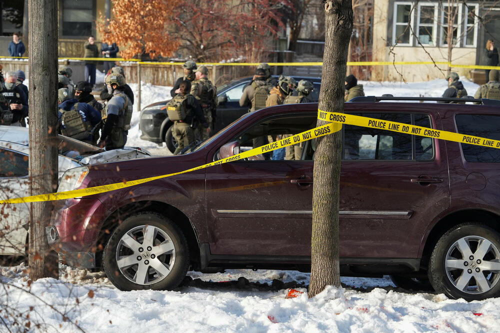 US immigration agent kills woman in Minneapolis, mayor disputes ...