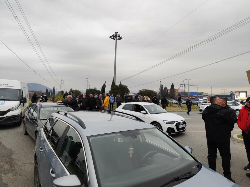 Botuni residents also blocked the roundabout in Donja Gorica, having ...